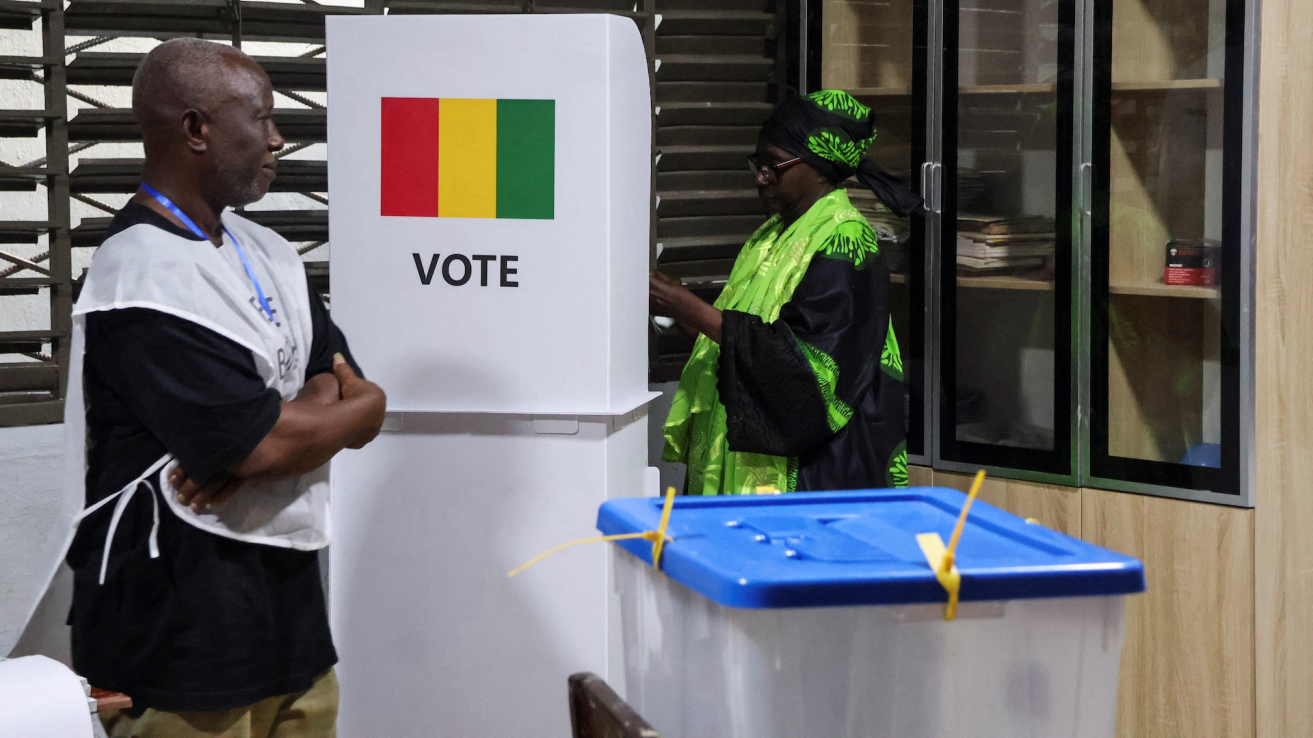 En Guinée, la transition s’achève mais le défi de la stabilité demeure ...